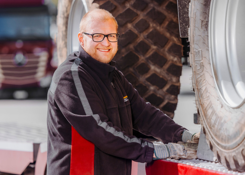 Wheel-track logistics with special vehicles